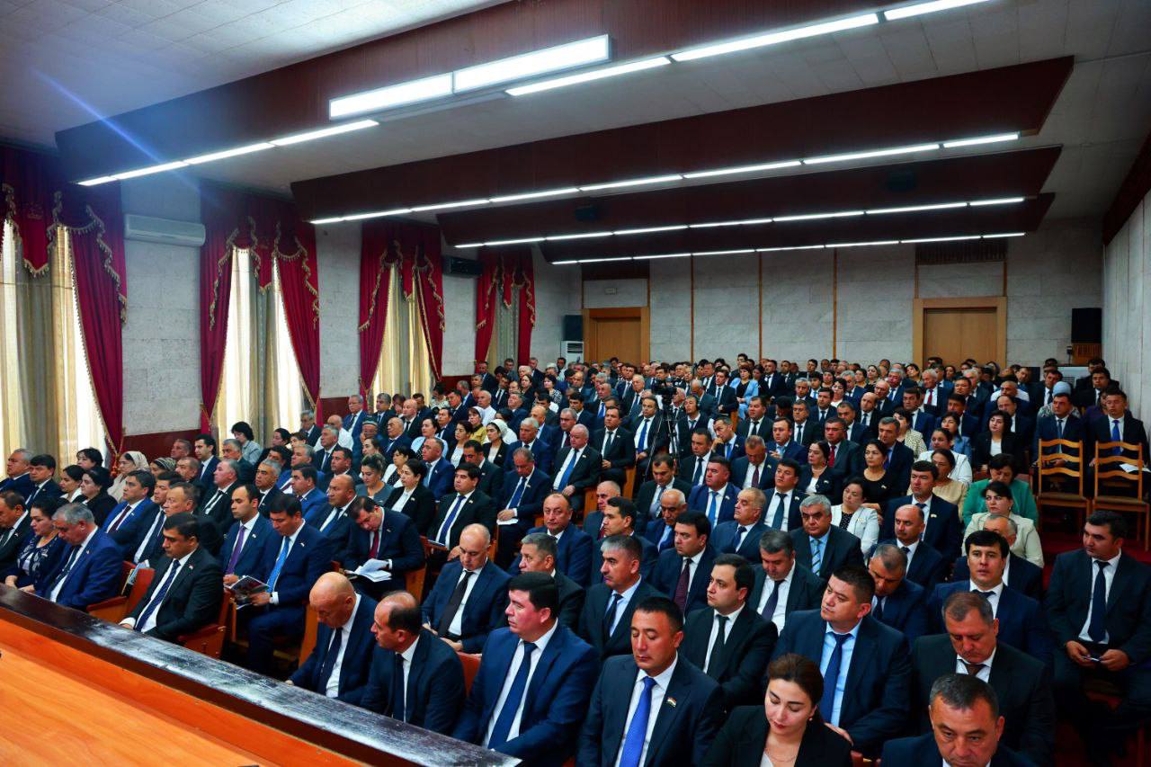 There are more than 110 laboratories and 97 educational complexes ...