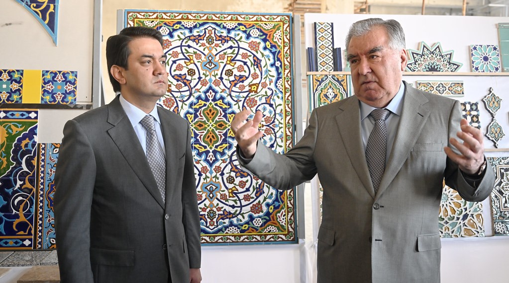 Emomali Rahmon inspects construction of National Teahouse in Dushanbe - Tajikistan News in English