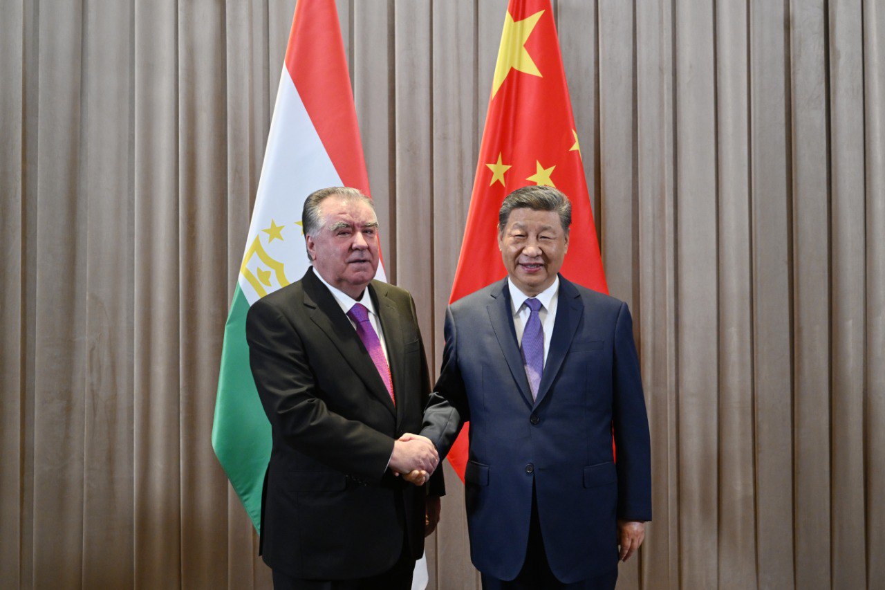 Emomali Rahmon and Xi Jinping held a meeting and signed a number of ...