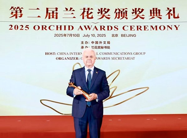 Rashid Alimov was awarded the Orchid Prize for his contribution to ...