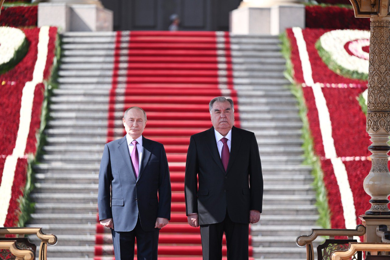 Emomali Rahmon received Vladimir Putin at the Palace of Nations in ...