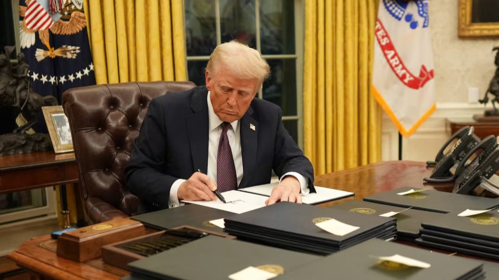 Trump signs law releasing Epstein case documents - Tajikistan News in ...