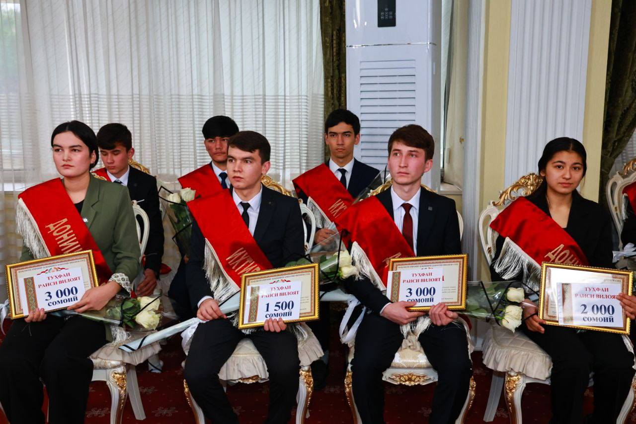 The winners of the Student of the Year 2025 and Inventors and Young ...